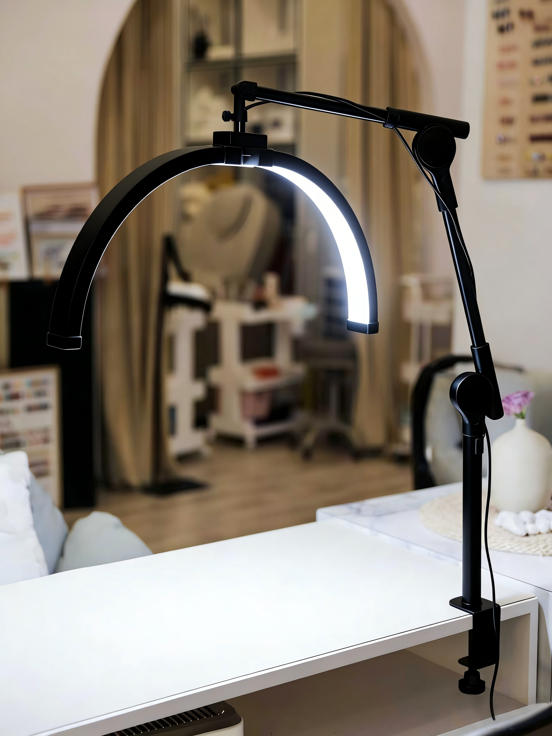 Half Moon LED Lamp | タトゥー用品・道具通販｜針・マシンほか消耗品専門の文身堂